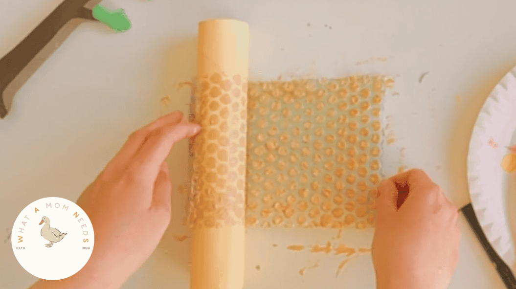 Giraffe Paper Roll Craft (with Bubble Wrap Spots!)